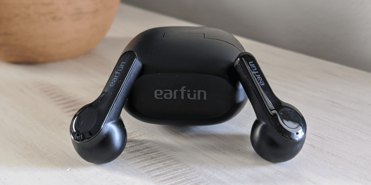 The Best Headphones For Studying (and Earbuds Too)